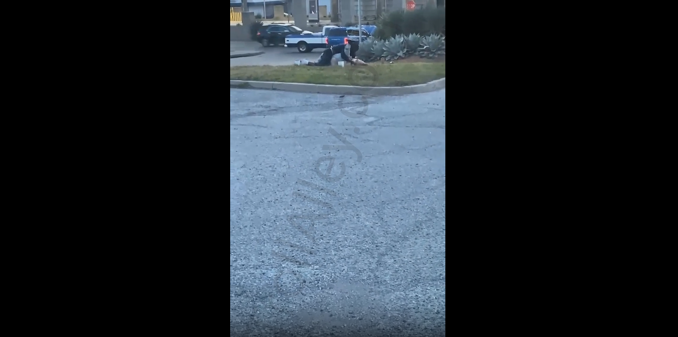 Dude Caught Clapping Some Buns On The Side Of The Road! | TrollAlley.com