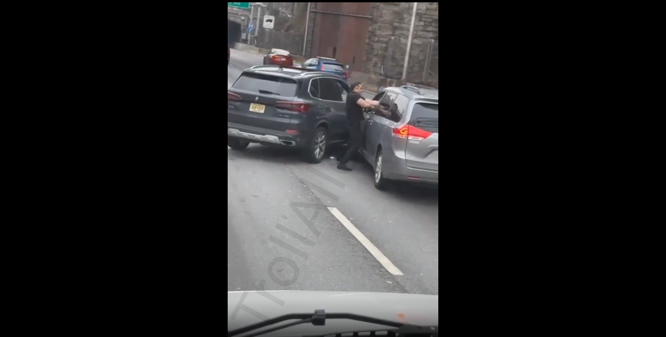 Dude Stopped Traffic Just To Get The Man That Cut Him Off In Traffic! | TrollAlley.com