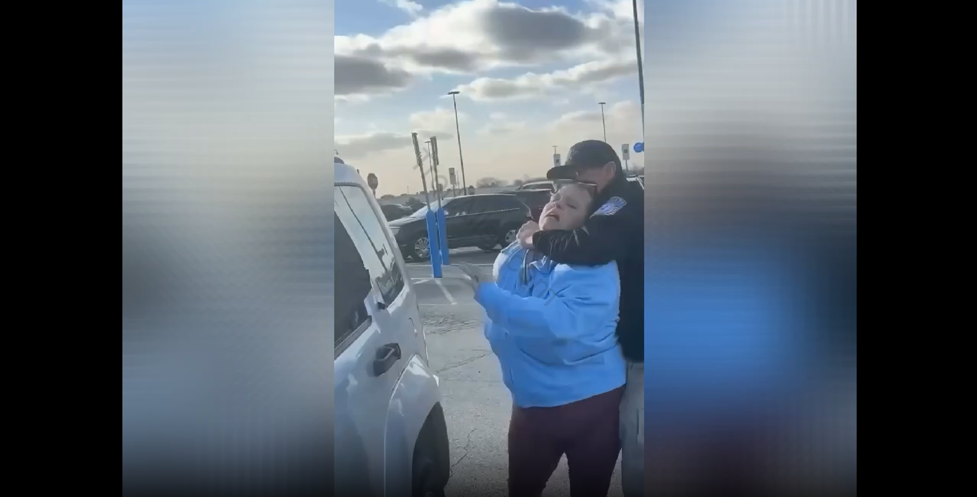 Black Woman Helps White Woman That Was Getting Choked By Walmart ...